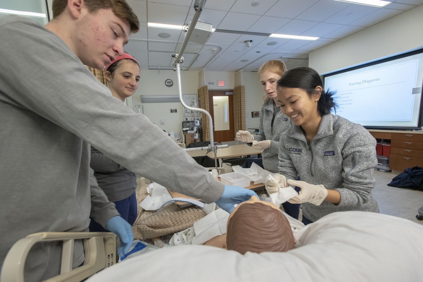 Pre-Med: Explore the Medical Field- S1: WAITLIST, S2: WAITLIST | UConn Pre-College Summer